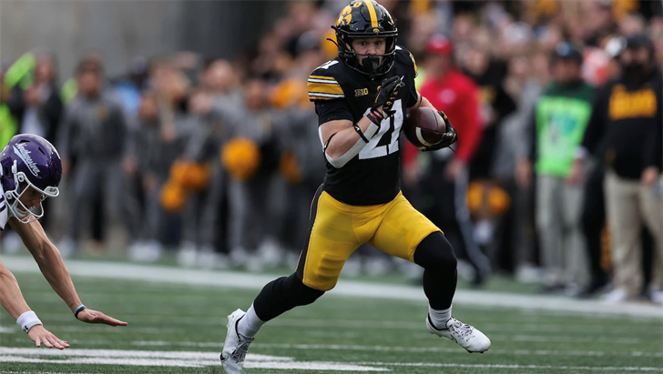 Iowa's Kaden Wetjen Honored as 14th Jet Award Recipient - NEWS CHANNEL ...